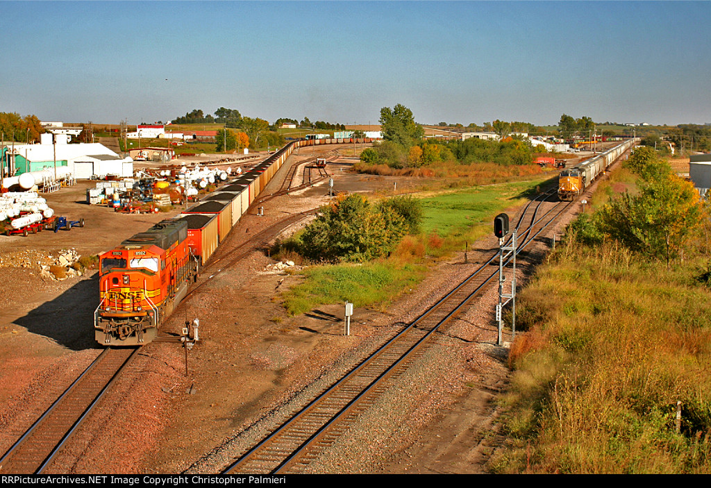 BNSF 8982 and UP 7162